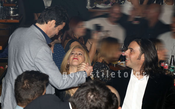 Γιώργος Λεμπέσης: Μία σπάνια βραδινή έξοδος με τη σύζυγό του στα ...