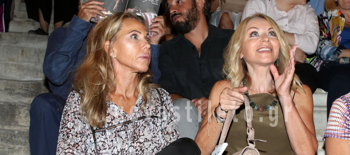 Έλλη Στάη: Με την φίλη της Ελένη Κόκκαλη στο Ηρώδειο - Γόβα Στιλέτο